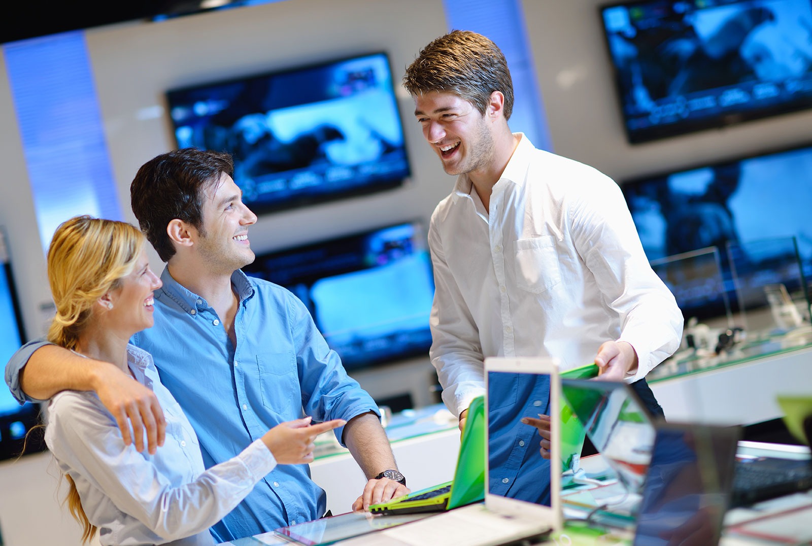 Qual-a-melhor-forma-de-atender-um-cliente-em-uma-loja - Blog da ListenX